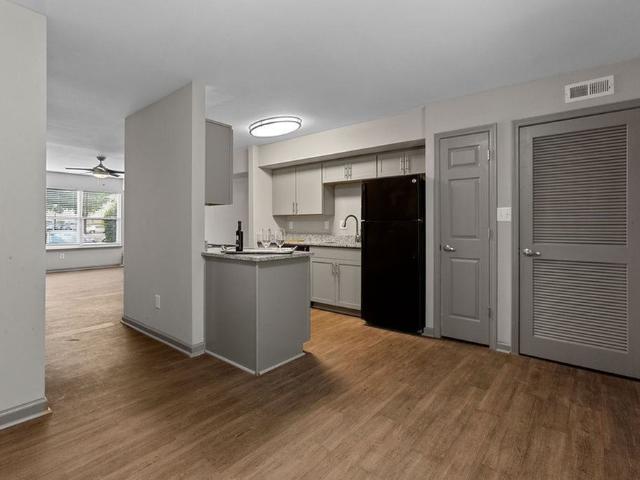 Summit on Central 2 Bedroom Apartment for Rent at 3143 Central Ave, Charlotte, NC 28205 Country Club Heights