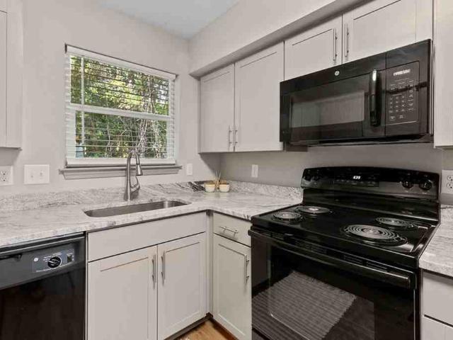 Summit on Central 2 Bedroom Apartment for Rent at 3143 Central Ave, Charlotte, NC 28205 Country Club Heights