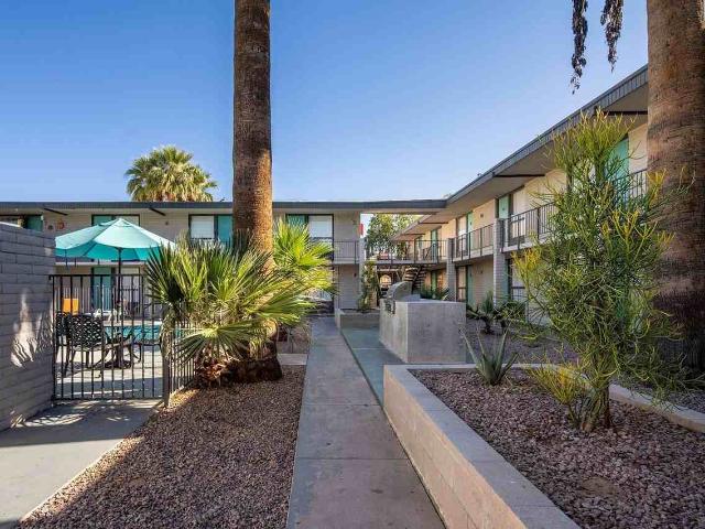 Summit on Thomas Studio Apartment for Rent at 2735 E Thomas Rd, Phoenix, AZ 85016