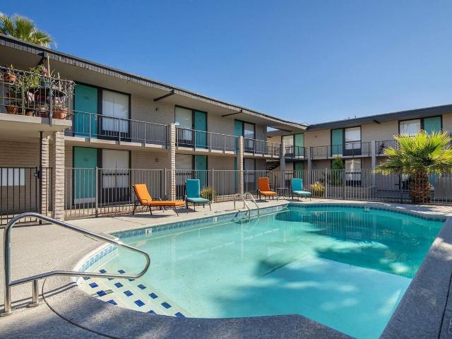Summit on Thomas Studio Apartment for Rent at 2735 E Thomas Rd, Phoenix, AZ 85016