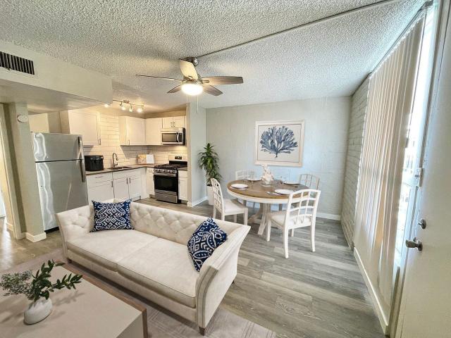 Summit on Thomas 1 Bedroom Apartment for Rent at 2735 E Thomas Rd, Phoenix, AZ 85016