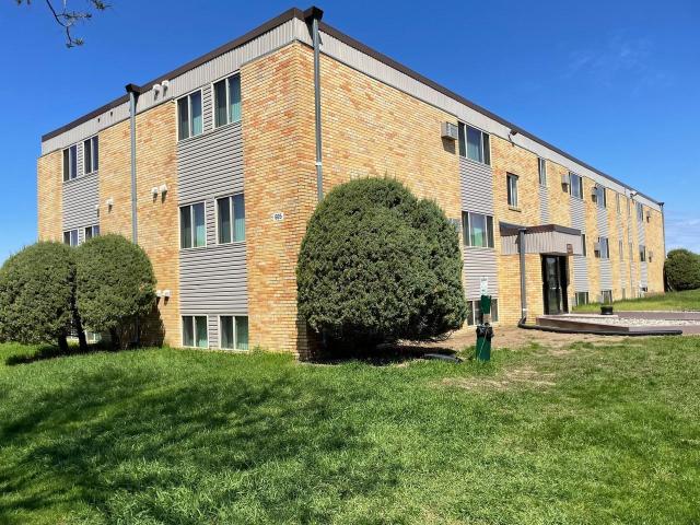 Summit Park 1 Bedroom Apartment for Rent at 605 505, 525, 605 & 705 Park Street, Minot, ND 58701