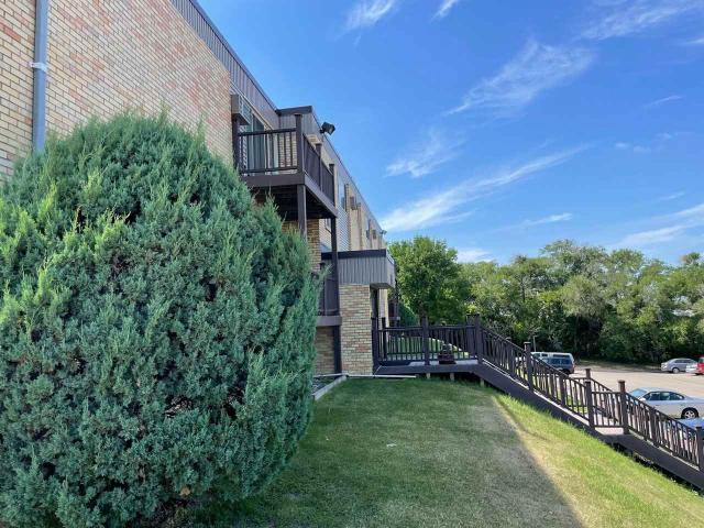 Summit Park 2 Bedroom Apartment for Rent at 605 505, 525, 605 & 705 Park Street, Minot, ND 58701