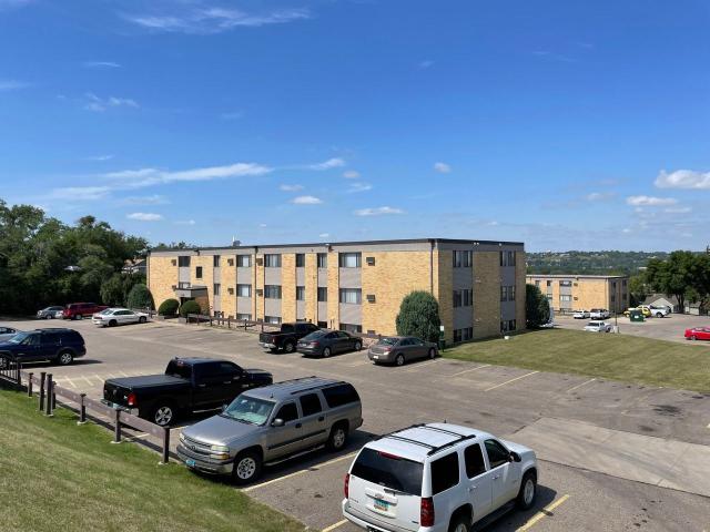 Summit Park Studio Apartment for Rent at 605 505, 525, 605 & 705 Park Street, Minot, ND 58701