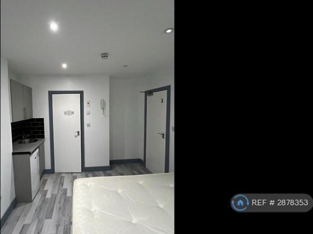 Summit Road, Northolt, UB5 1 bed in a house share to rent £1,230 pcm £284 pw