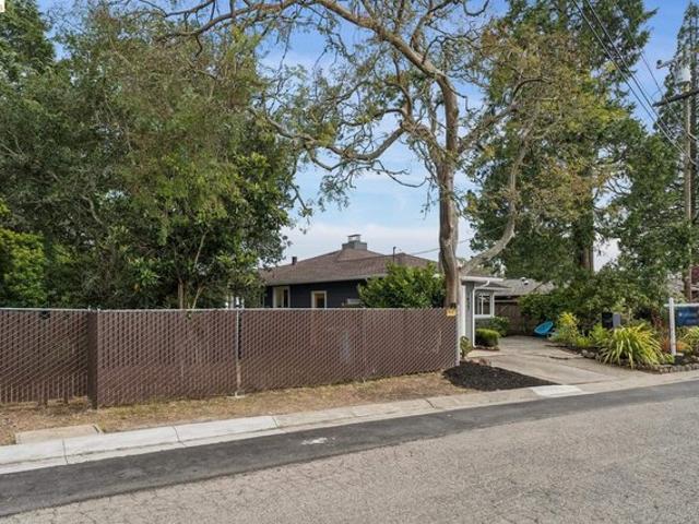 Summit Rd, Berkeley, CA 94708