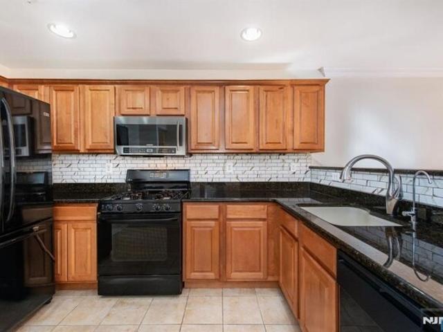 Summit Rdg Unit,pompton Lakes, Home For Sale