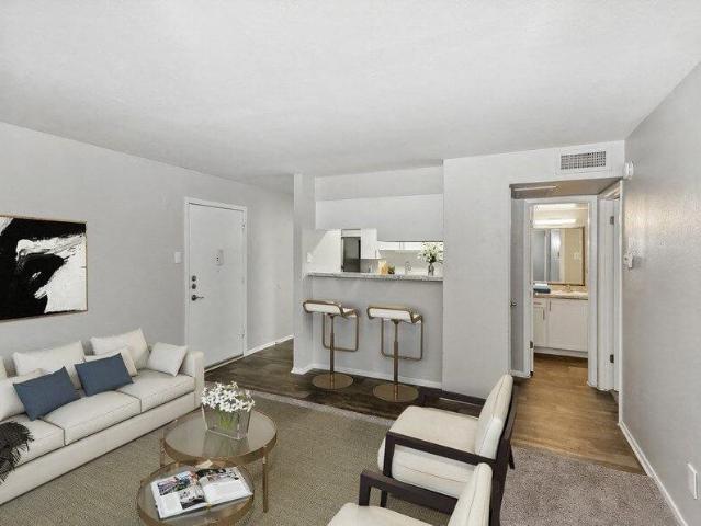 Summit Ridge 1 Bedroom Apartment for Rent at 1604 Ridge Haven Dr, Arlington, TX 76011