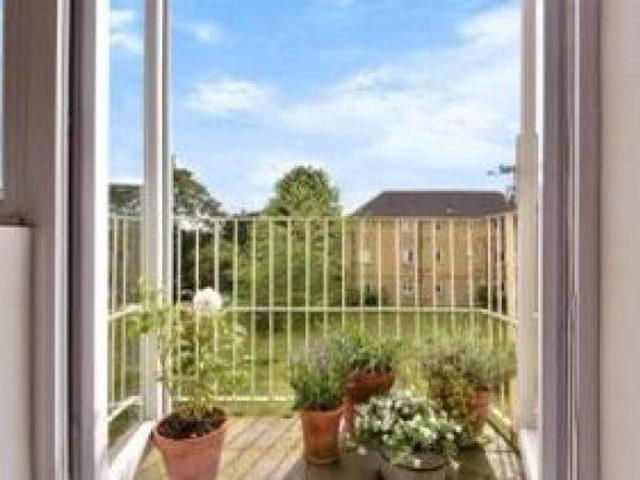 Sumner Court, Farnham, Surrey GU9, 3 bed shared accommodation to rent, £637 pppm | PrimeLocation