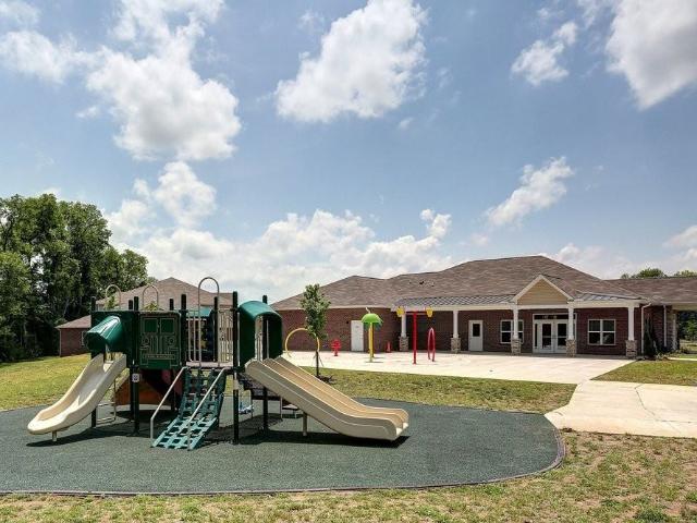 Sumner Gardens Court Apartments 3 Bedroom Apartment for Rent at 923 S Westland Ave, Gallatin, TN 37066