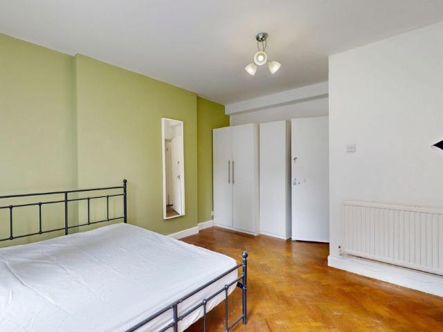 Sumner Street, London SE1, 4 bed flat to rent, £4,049 pcm | PrimeLocation