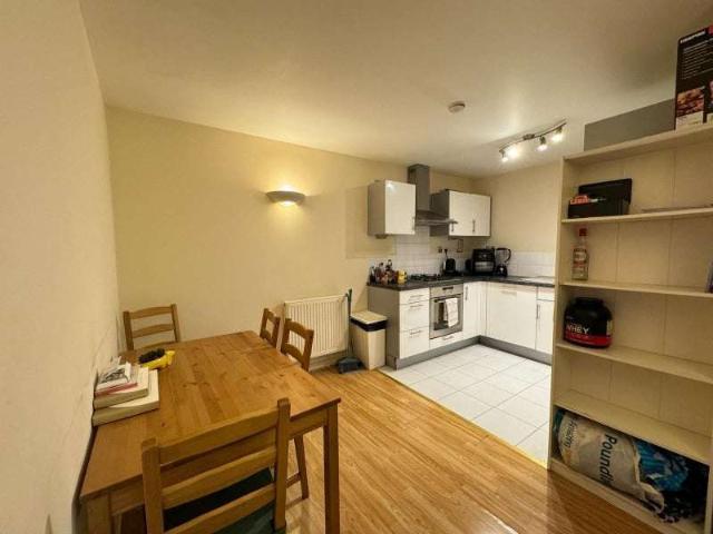 Sumner Road Bright & Spacious Double Ensuite Room – Burgess P