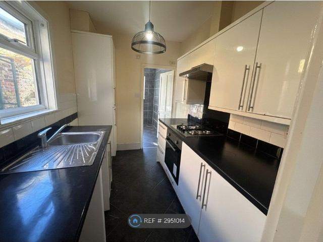 Sumner Road, Croydon CR0, 2 bed flat to rent, £2,200 pcm | PrimeLocation