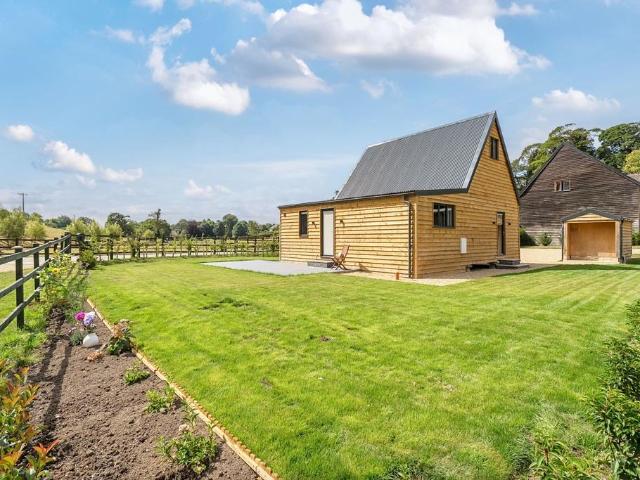 Sunton Marlborough SN8 2 bed barn to rent £1,850 pcm £427 pw
