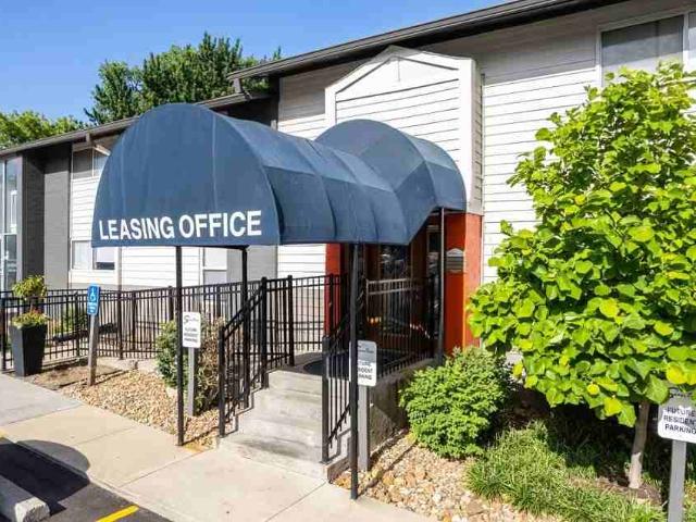 Suntree Apartments Studio Apartment for Rent at 3040 Suntree Plz, Kansas City, KS 66103 Rosedale