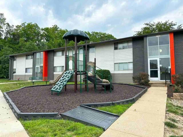 Suntree Studio Apartment for Rent at 3040 Suntree Plz, Kansas City, KS 66103 Rosedale
