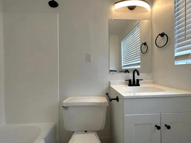 Suntree 2 Bedroom Apartment for Rent at 3040 Suntree Plz, Kansas City, KS 66103 Rosedale
