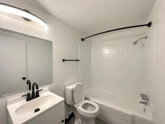 Suntree 2 Bedroom Apartment for Rent at 3040 Suntree Plz, Kansas City, KS 66103 Rosedale