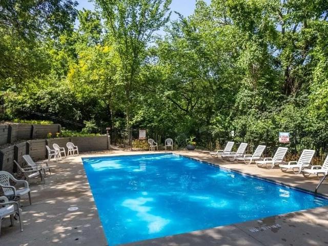 Suntree 2 Bedroom Apartment for Rent at 3040 Suntree Plz, Kansas City, KS 66103 Rosedale