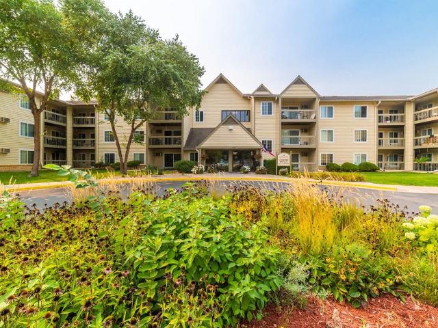 Sun Cliffe 1 Bedroom Apartment for Rent at 400 Luella St N, St. Paul, MN 55119 Conway
