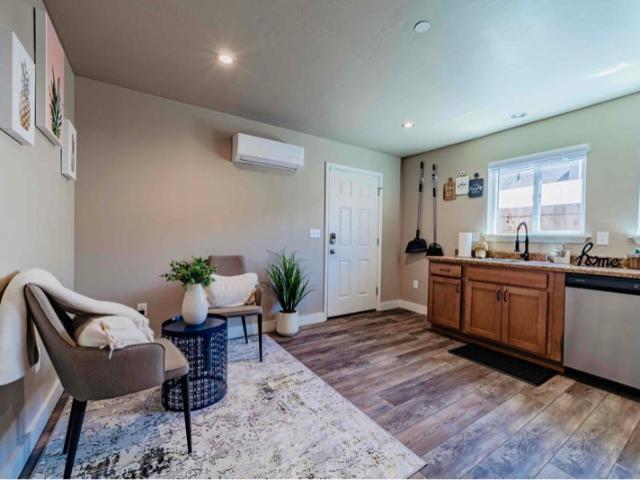 Sun and Pineapples Guest Suite