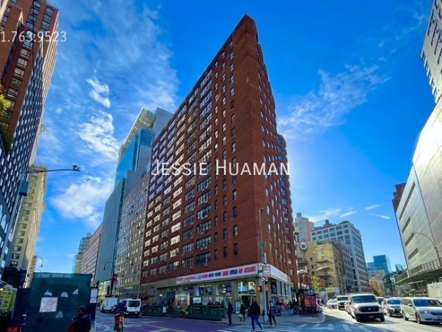 Sun Blasted 2BR/2BA in a Postwar Doorman Building | Union Square South