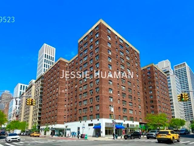 Sun Blasted 2BR/2BA + W/D in a Postwar Doorman Building | Yorkville