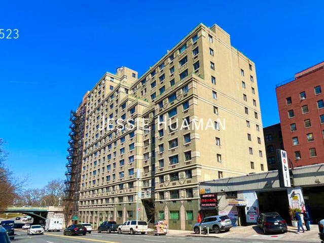 Sun Blasted Flex 2BR in a Postwar Doorman Building | Bloomingdale District