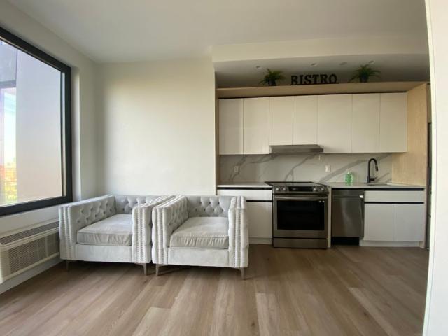 ⁠Sun Drenched Minimalist Luxury 1BR High Rise