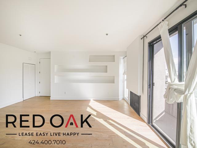 ~1 Month FREE~ Sun Drenched Three Bedroom with a Private Balcony, Fireplace, Stainless Steel Appliances, Rooftop Deck, Pool, Washer/Dryer Hook ups In Unit, and Parking Included ~ In Prime Beverly Hills! *MOVE IN SPECIAL