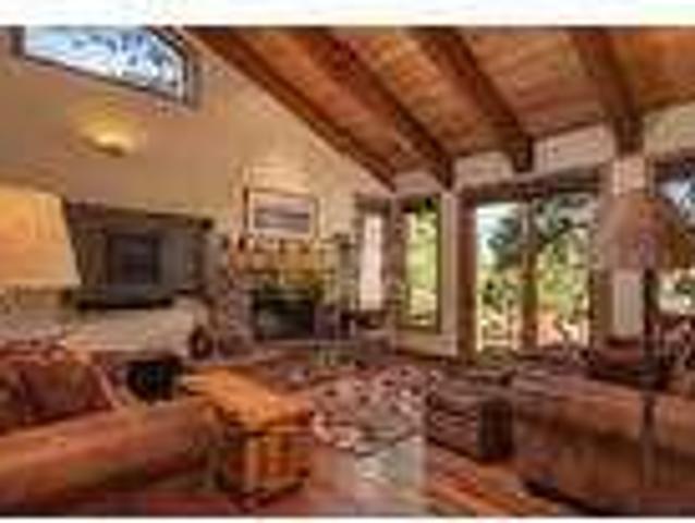 Sun filled 4 bedroom three level home Truckee