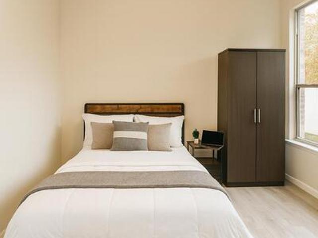Sun‑Filled 5‑Bedroom Retreat – Just 15 Minutes to Downtown Dallas