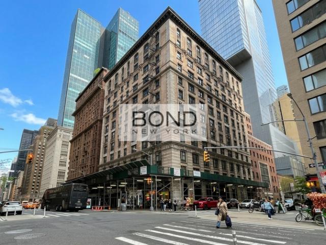 Sun Kissed 1BR in a Prewar Doorman Building | Central Park South