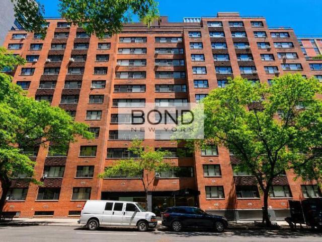Sun Soaked Junior 1BR in a Postwar Doorman Building | Sutton Place