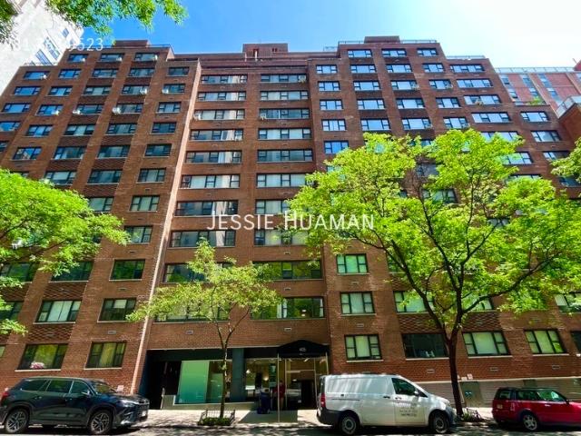 Sun Soaked 1BR in a Postwar Doorman Building | Sutton Place