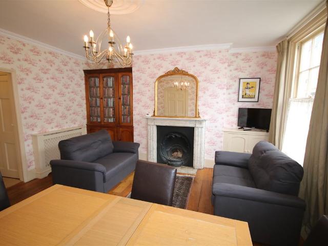 Sun Street, Canterbury CT1, 2 bed flat to rent, £1,250 pcm | PrimeLocation