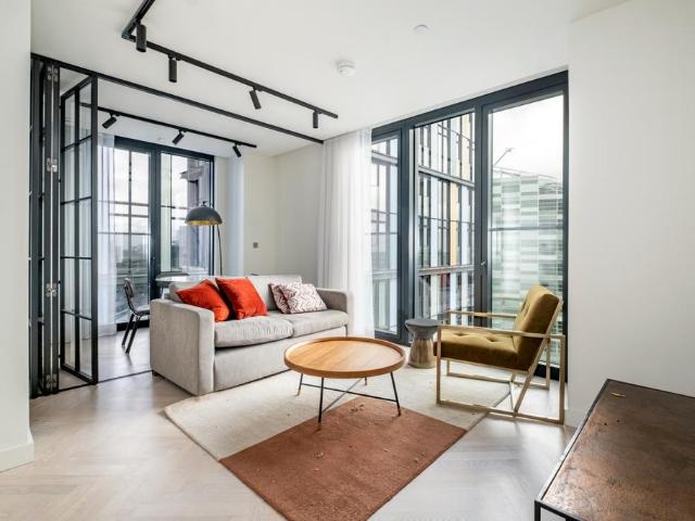 Sun Street London EC2A 1 bed flat to rent £3,650 pcm £842 pw
