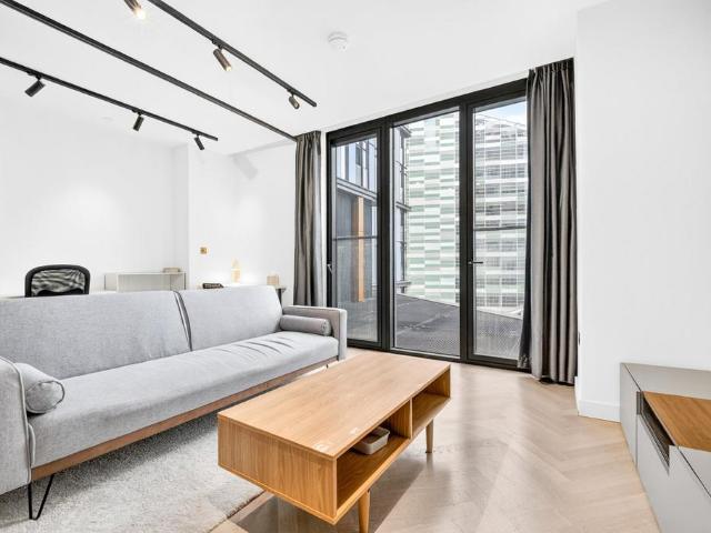 Sun Street, London, EC2A 1 bed flat to rent £3,600 pcm £831 pw