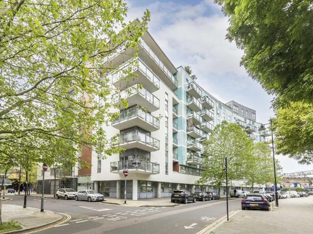 Sun Passage, London SE16 3 bed flat to rent £2,900 pcm £669 pw