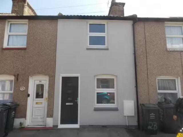 Sun Road, Swanscombe, Kent 2 bed terraced house to rent £1,3.