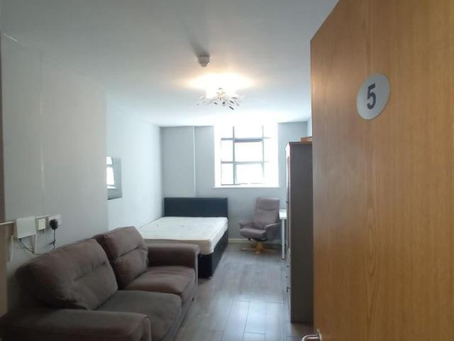Sunbridge Road, Bradford BD1, Room to rent, £450 pcm | PrimeLocation