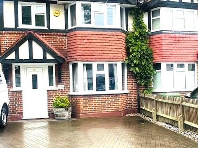 Sunbury On Thames TW16 4 bed semi detached house to rent £2,750 pcm £635 pw