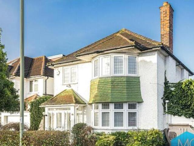 Sunbury Avenue, London, 3 Bedroom Detached