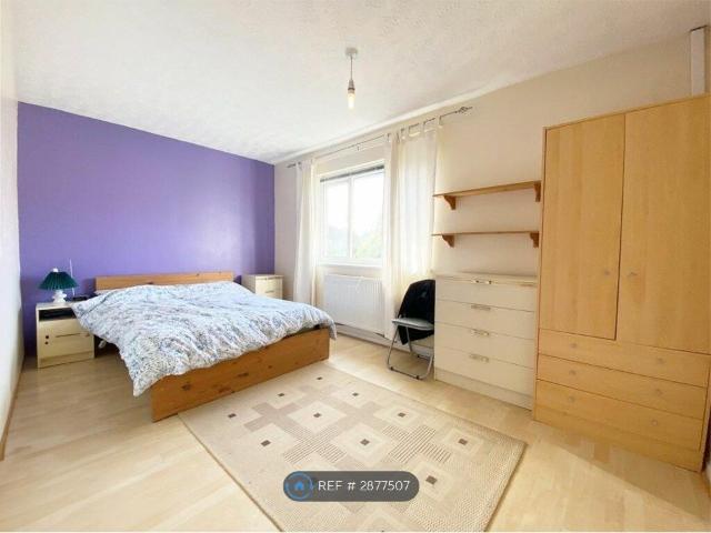 Sunbury Grove, Huddersfield HD5, 1 bed maisonette to rent, £650 pcm | PrimeLocation