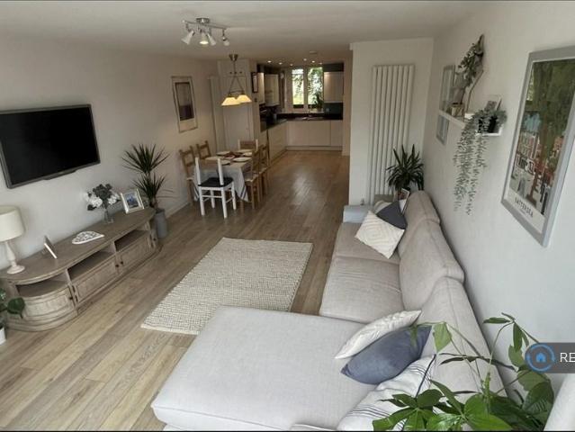Sunbury Lane Battersea, London, SW11 3 bed maisonette to rent £5,800 pcm £1,338 pw