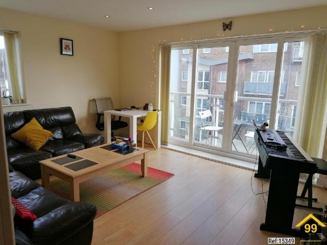 Sundeala Close, Sunbury on Thames. 2 bed flat to rent £1,750 pcm £404 pw