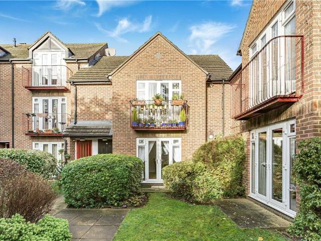 Sunderland Avenue, Oxford. 2 bed apartment to rent £1,900 pcm £438 pw