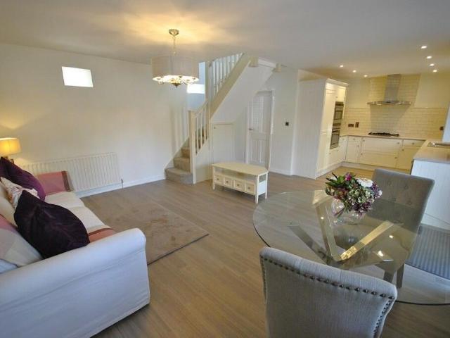 Sunderland Farm Close, Doncaster DN11, 2 bed flat to rent, £975 pcm | PrimeLocation