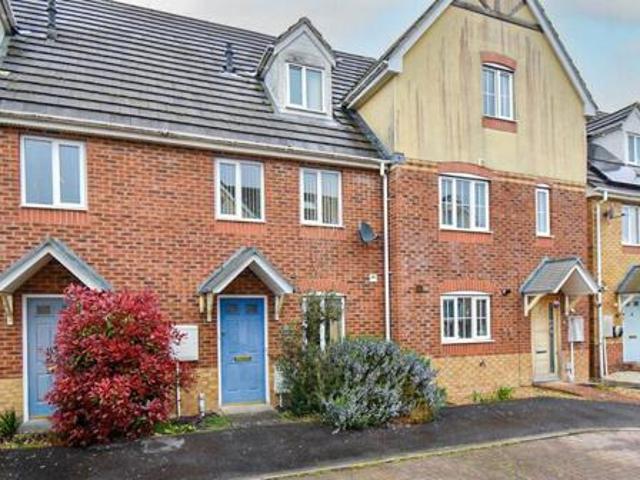 Sunderland Gardens, Newbury, 3 Bedroom Terraced