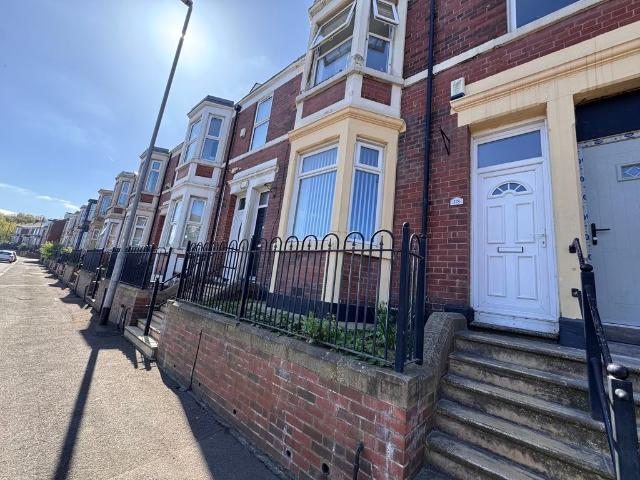 Sunderland Road, Gateshead NE8, 2 bed flat to rent, £725 pcm | PrimeLocation